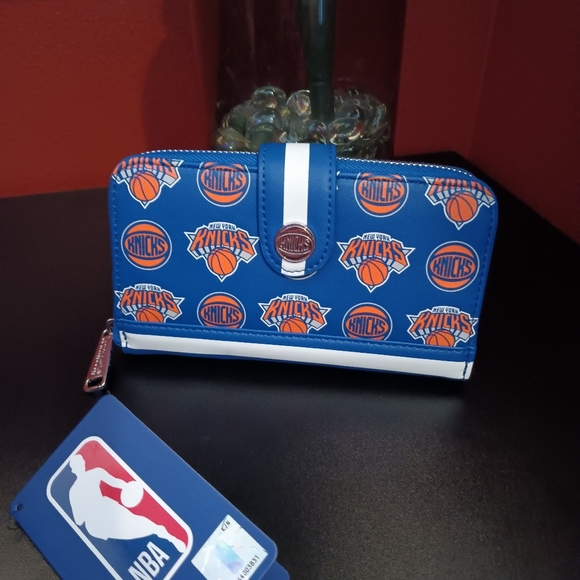 Loungefly | Bags | Nwt Nba New York Knicks Logo Zip Around Wallet ...